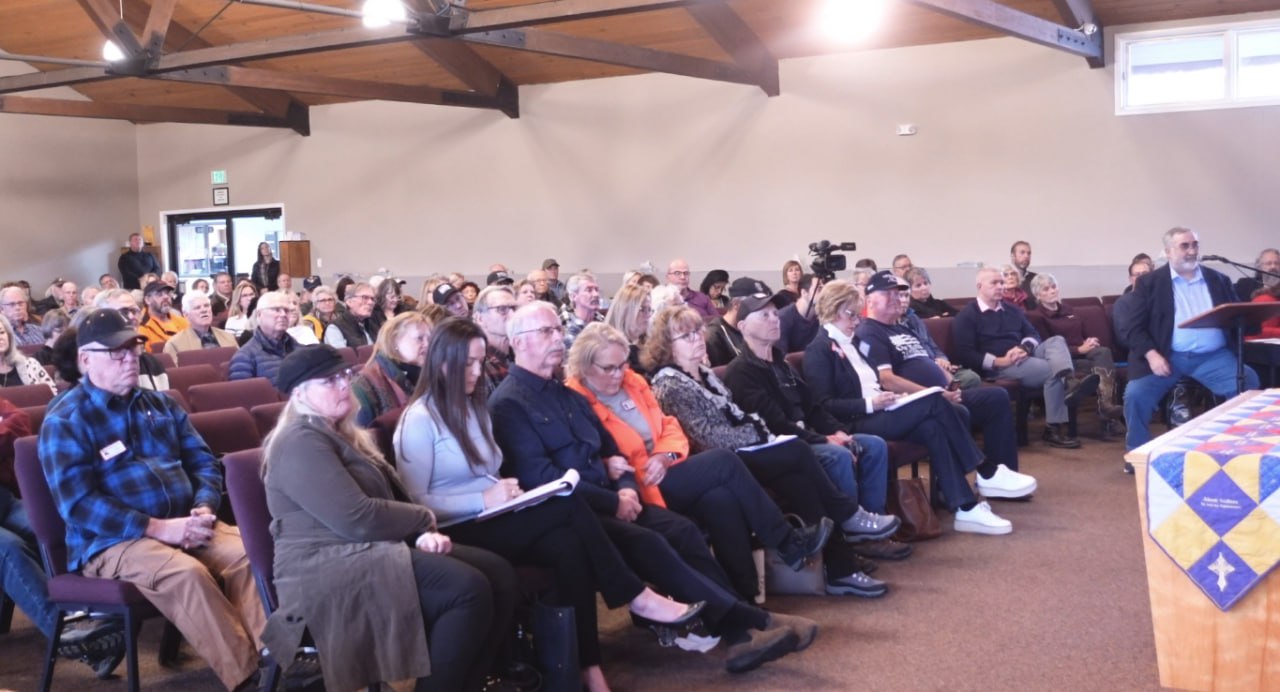 The Kootenai Journal • town hall crowd